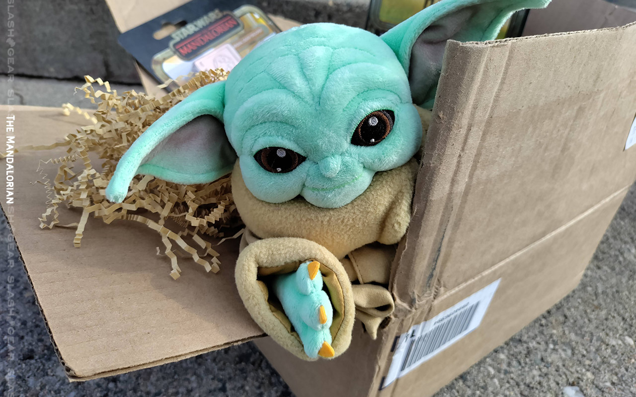 Mando Mondays unboxing time: Credits Collection exclusives, plush baby ...