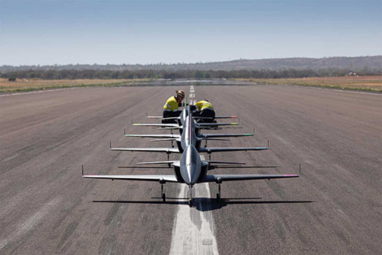 Boeing tests a squadron of five autonomous mini-jets - SlashGear
