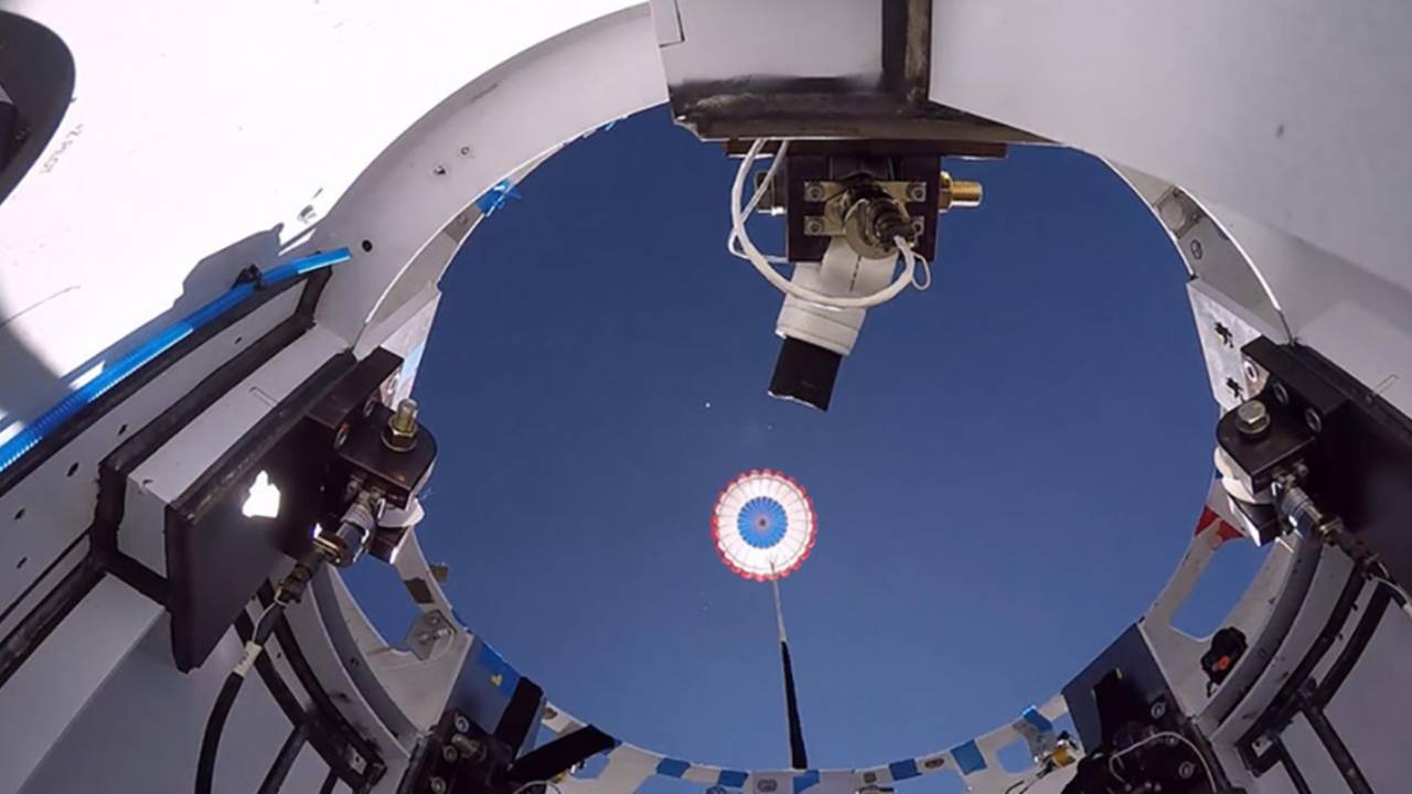 Watch Boeing's CST-100 Starliner ace NASA's parachute test - SlashGear
