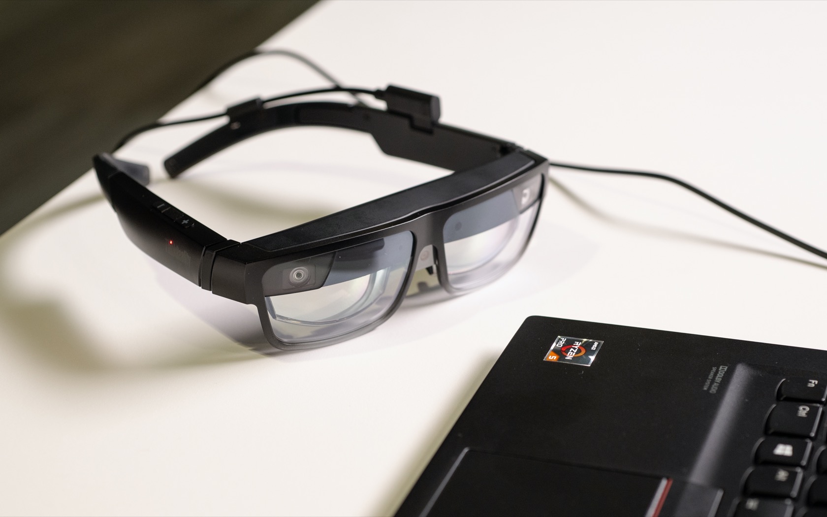 Lenovo ThinkReality A3 smart glasses offer virtual monitors & workplace ...