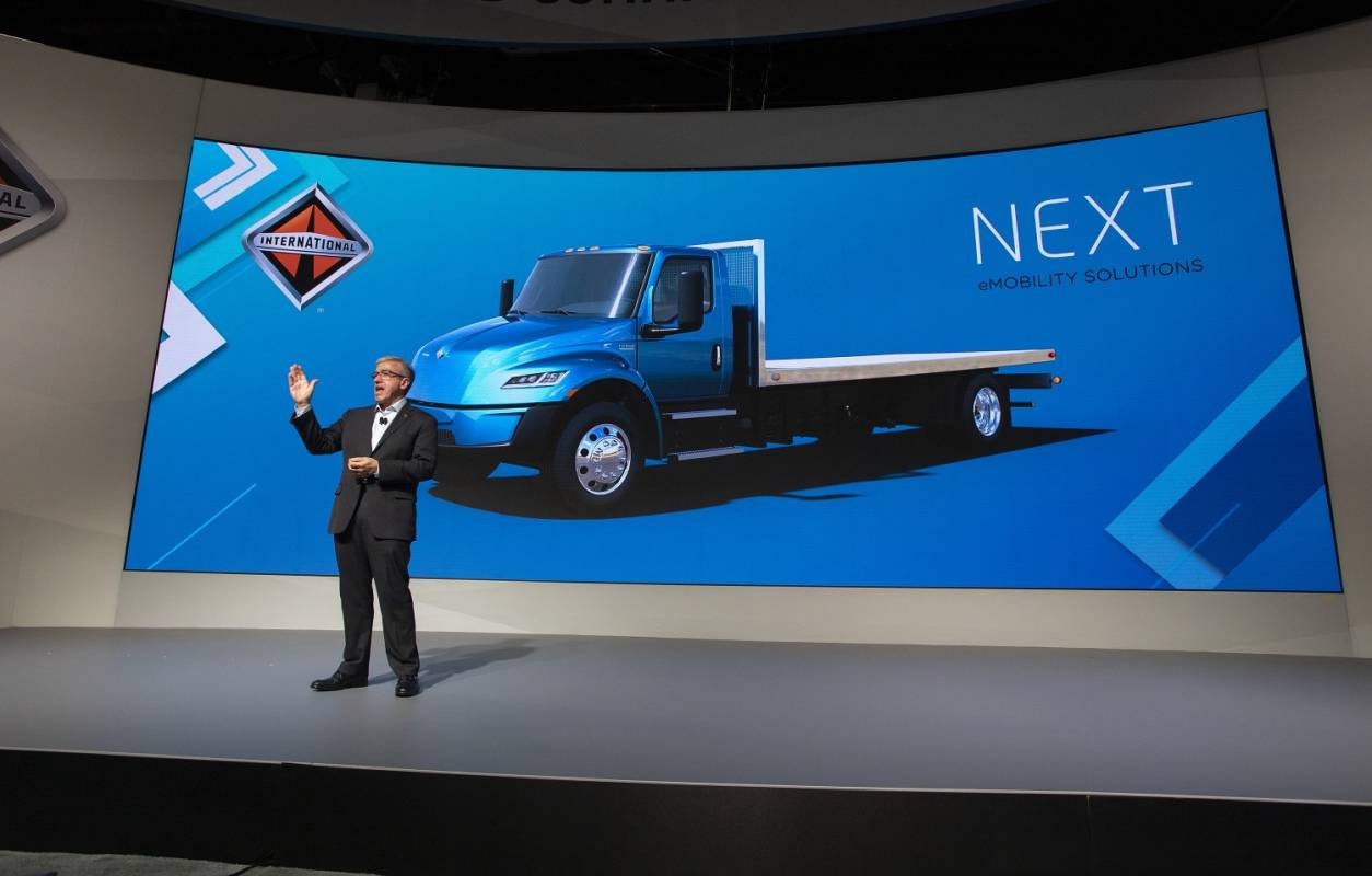 Navistar and GM reveal hydrogen truck plan with an infrastructure fix ...