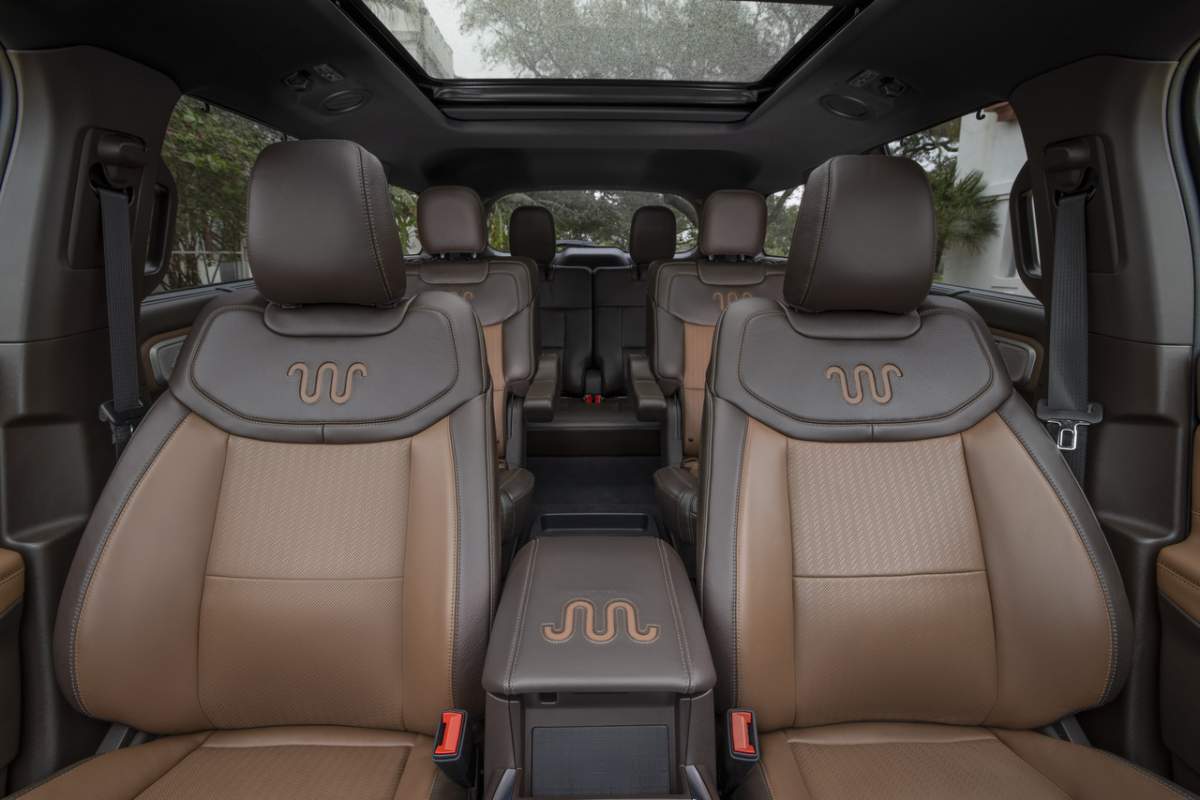 2021 Ford Explorer King Ranch gets brown leather and a Western charm ...