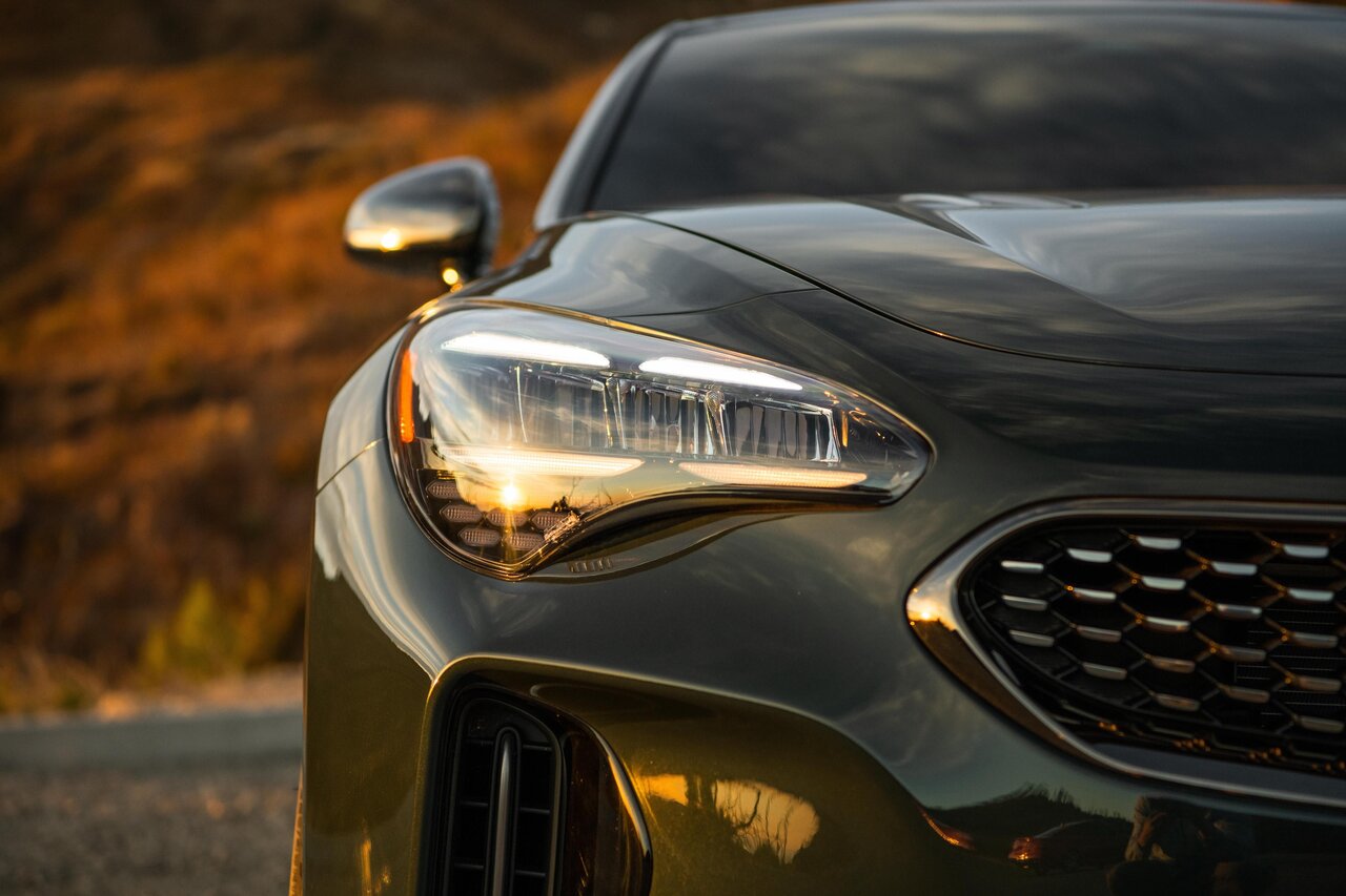 Kia unveils EV6 all-electric crossover; new Kia Stinger debuts March 16 ...