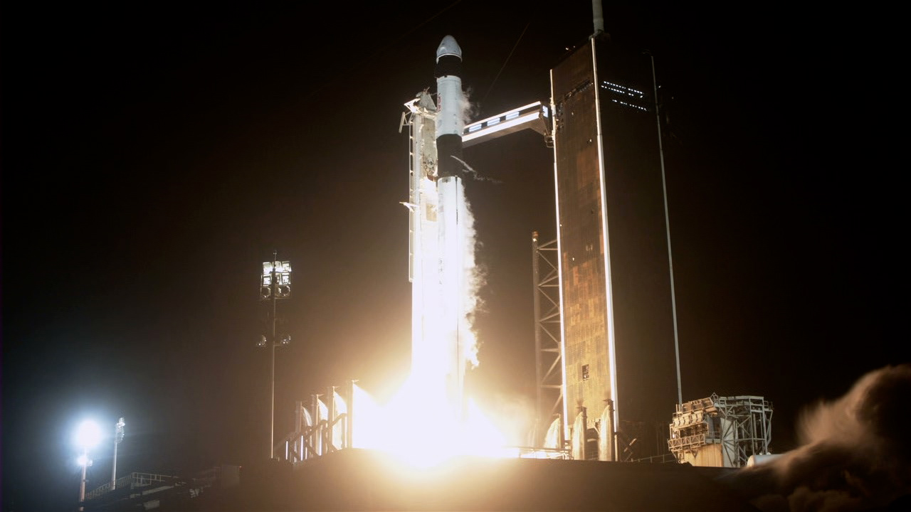 Spacex Crew Dragon Successfully Docks With The Iss Slashgear