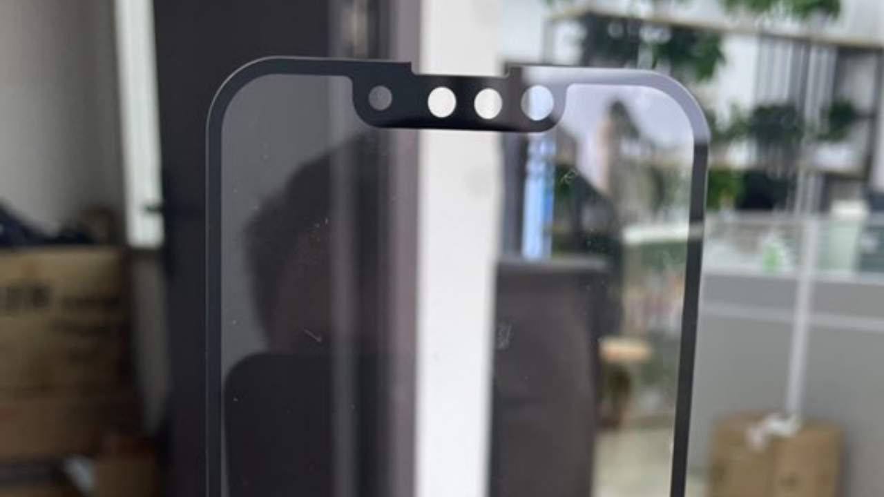 iPhone 13 notch size compared to iPhone 12 looks significantly smaller ...