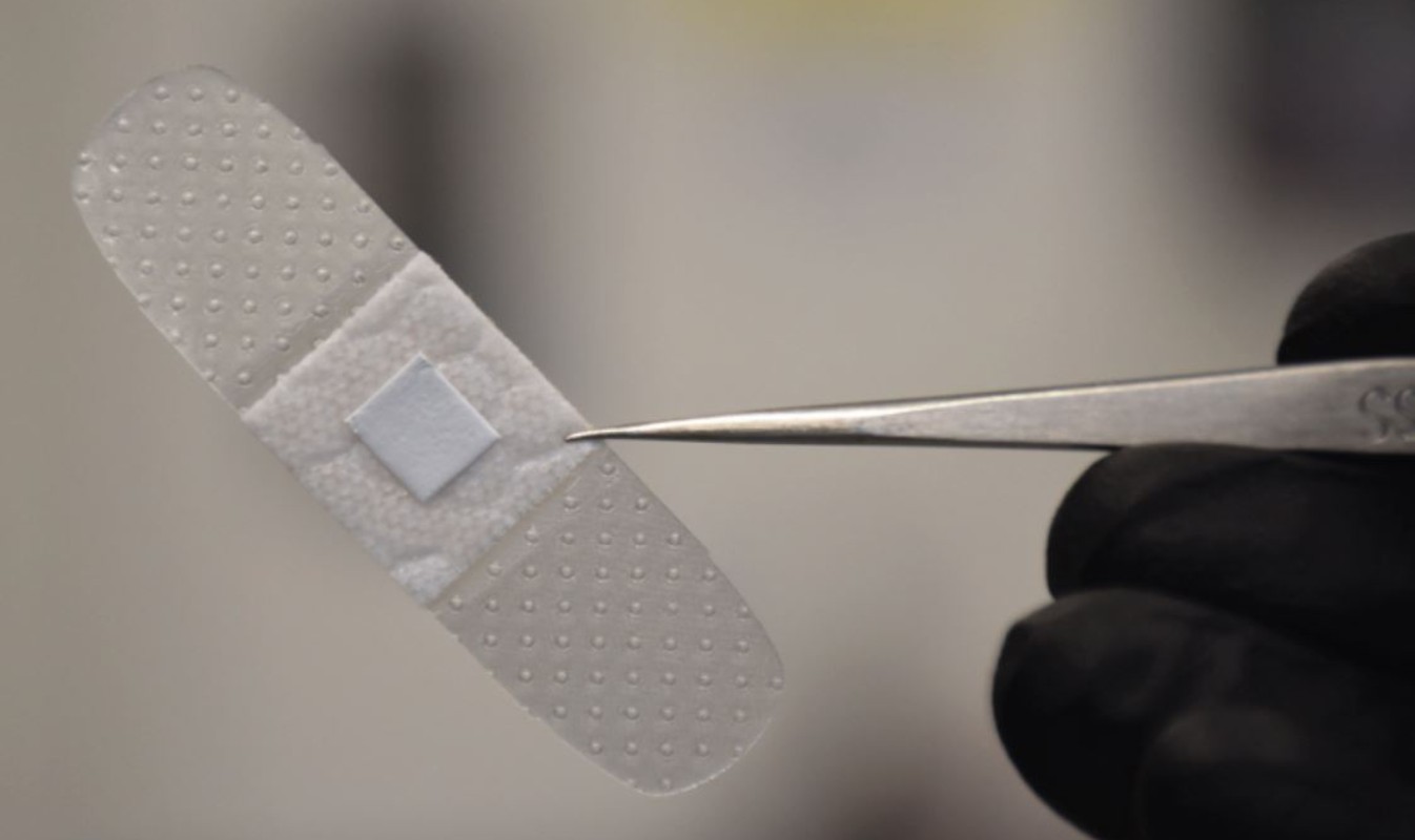 Smart bandage uses nanosensors to 'glow' when there's an infection ...