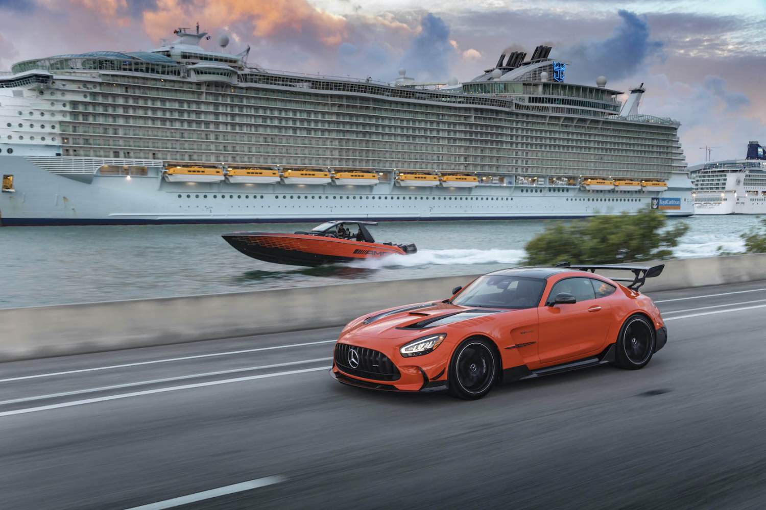 Cigarette 41' Nighthawk AMG Black Series Gallery