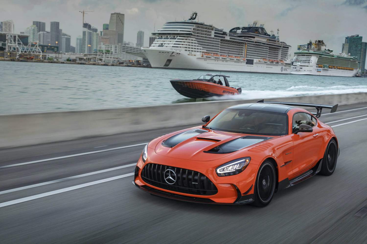 Cigarette 41' Nighthawk AMG Black Series Gallery