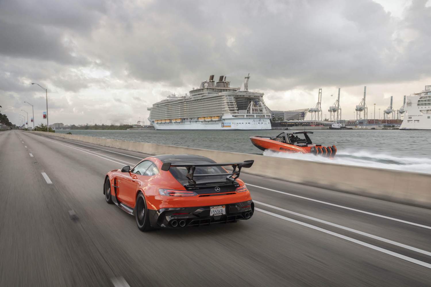 Cigarette 41' Nighthawk AMG Black Series Gallery