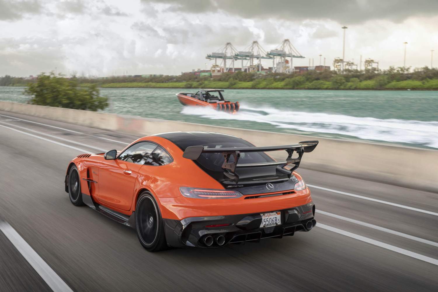 Cigarette 41' Nighthawk AMG Black Series Gallery