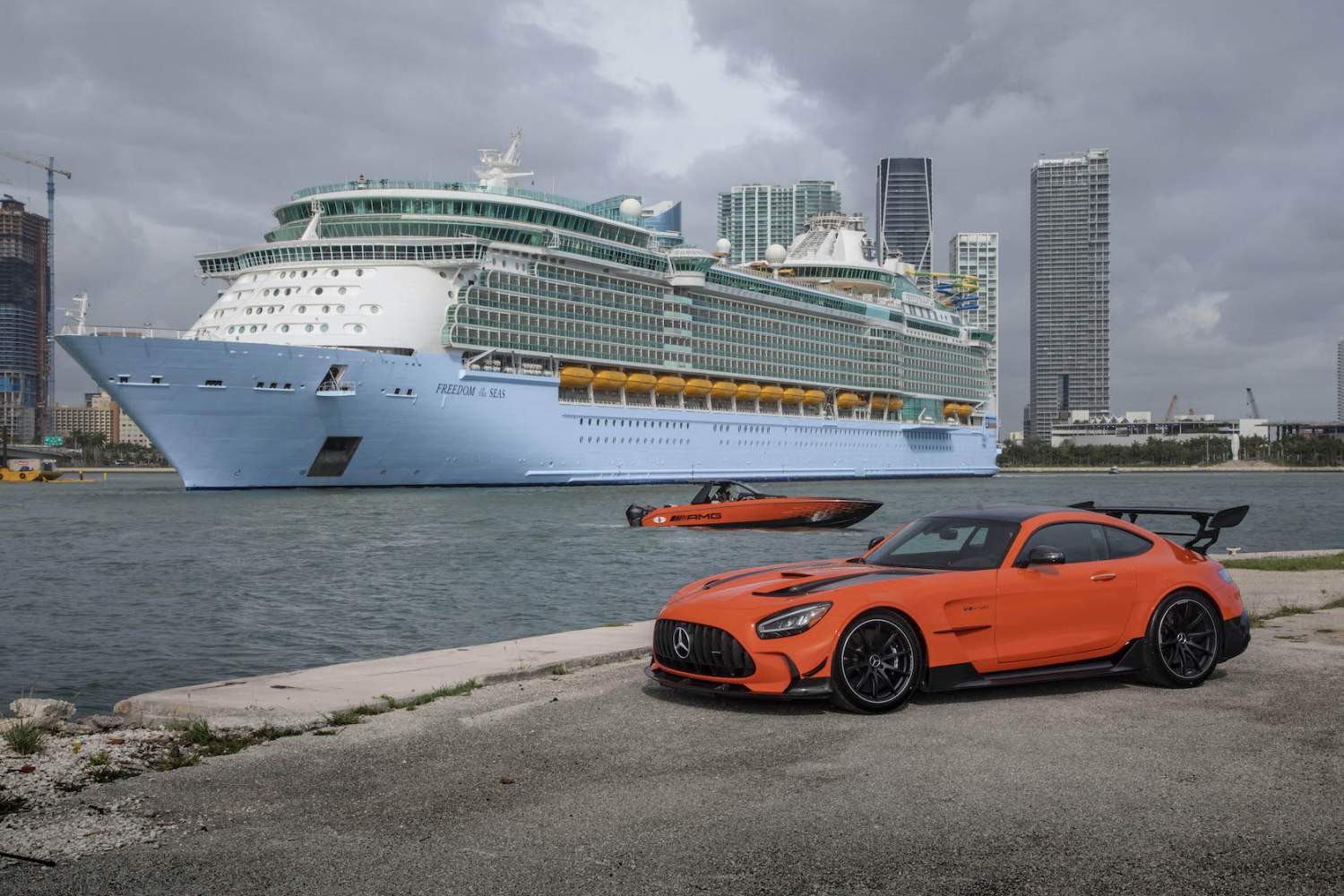 Cigarette 41' Nighthawk AMG Black Series Gallery