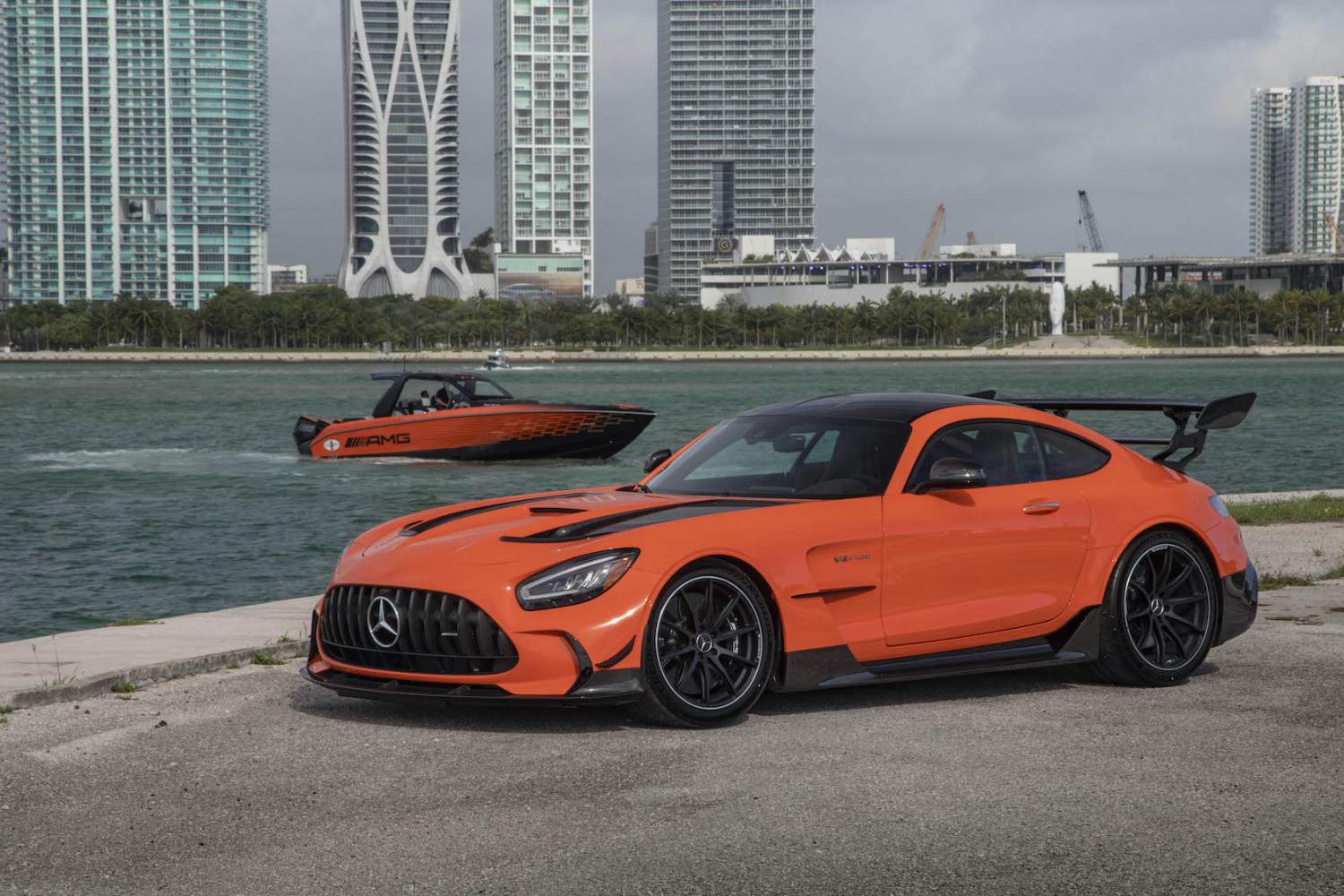 Cigarette 41' Nighthawk AMG Black Series Gallery