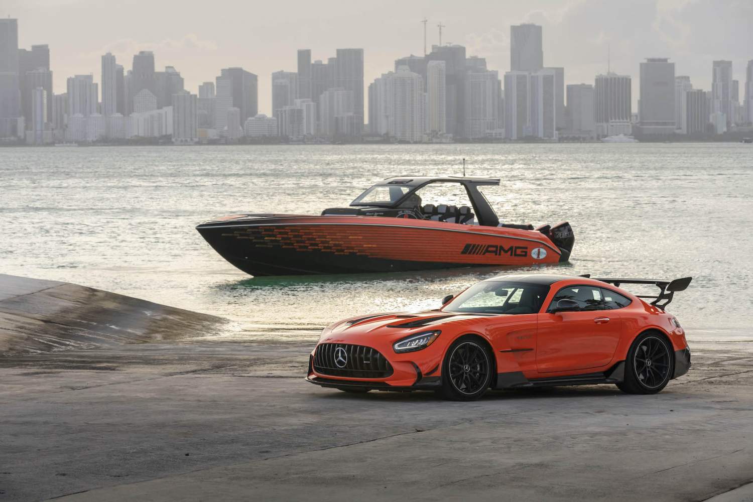 Cigarette 41' Nighthawk AMG Black Series Gallery