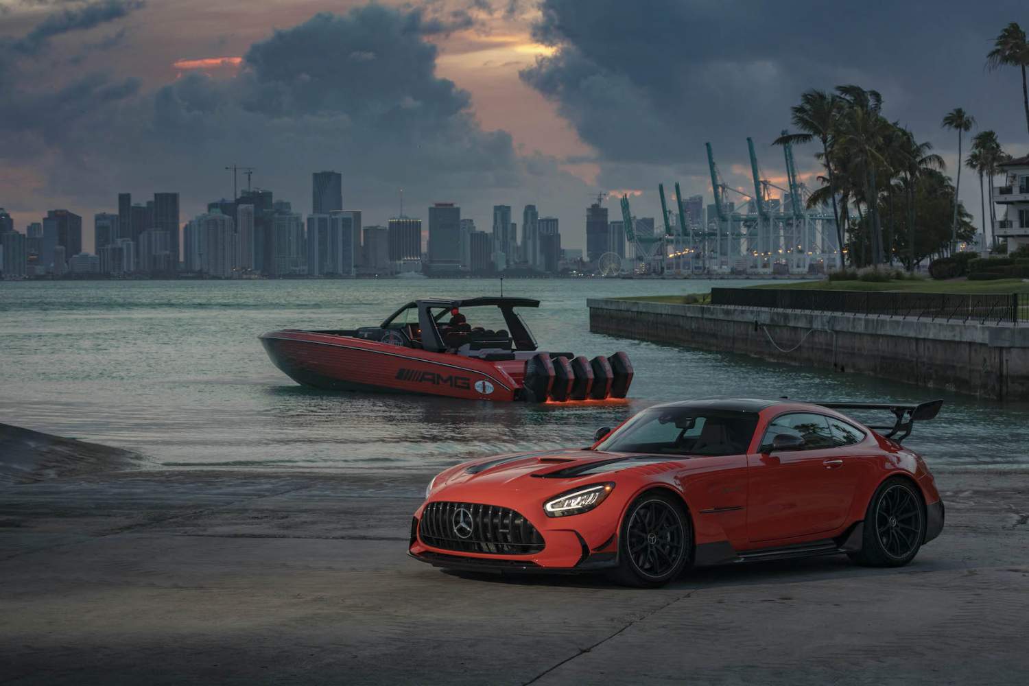 Cigarette 41' Nighthawk AMG Black Series Gallery