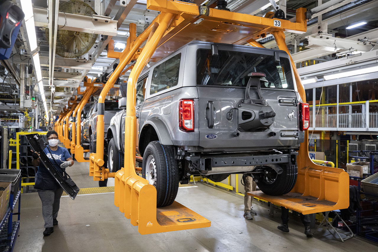 Ford Bronco Production Begins At The Michigan Assembly Plant Slashgear