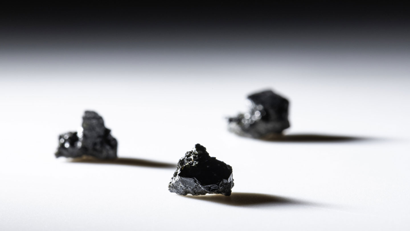 Lunar glass samples help solve one of the Moon's mysteries - SlashGear