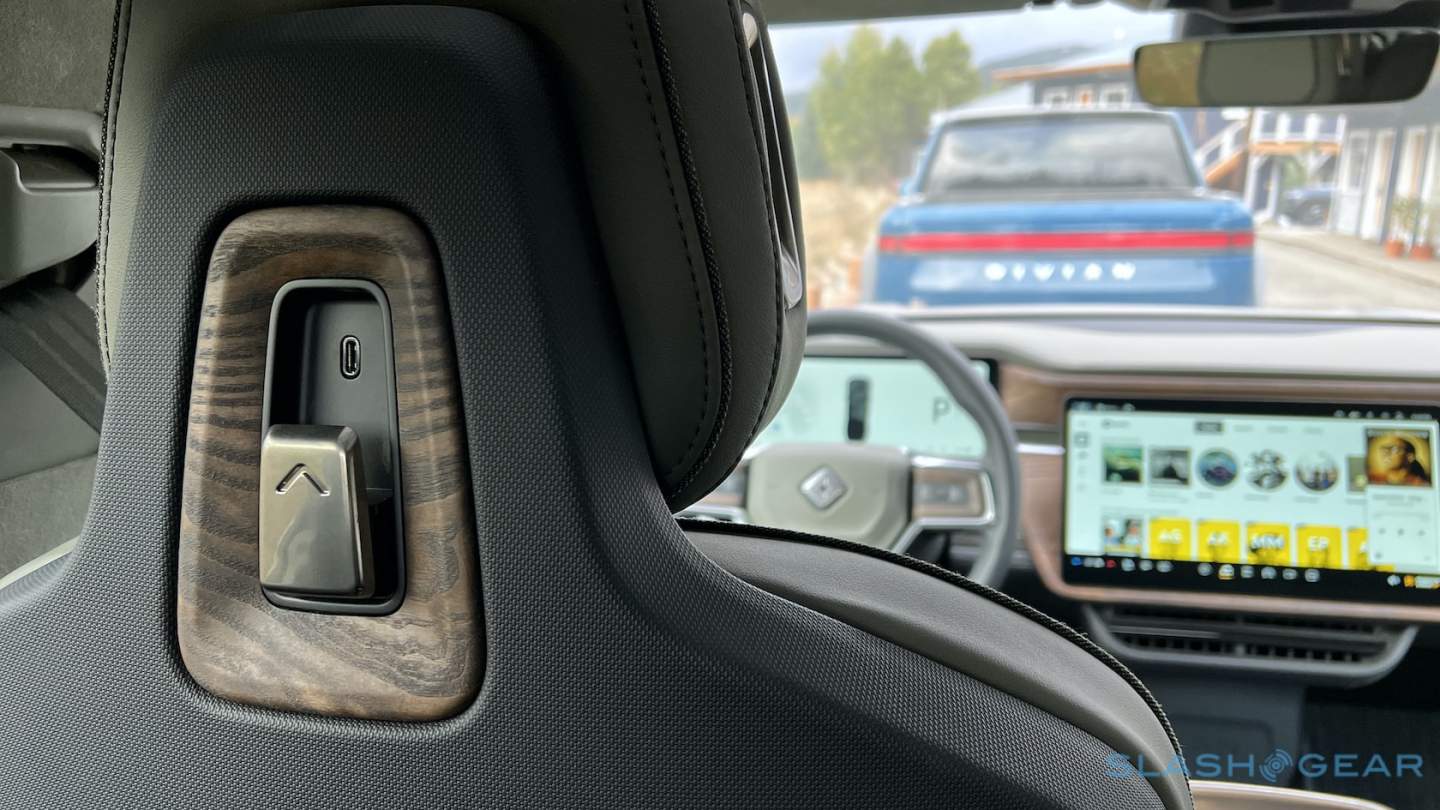 2022 Rivian R1T Gallery